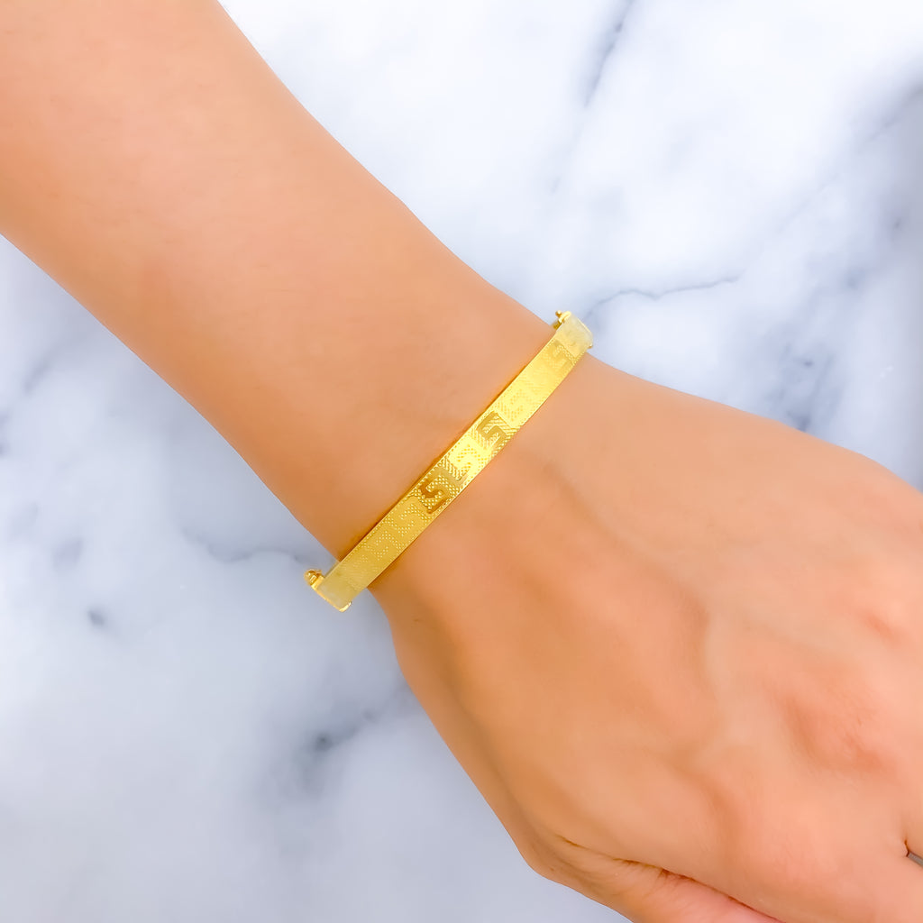 Regal Charming 21k Gold Bangle Bracelet – Andaaz Jewelers