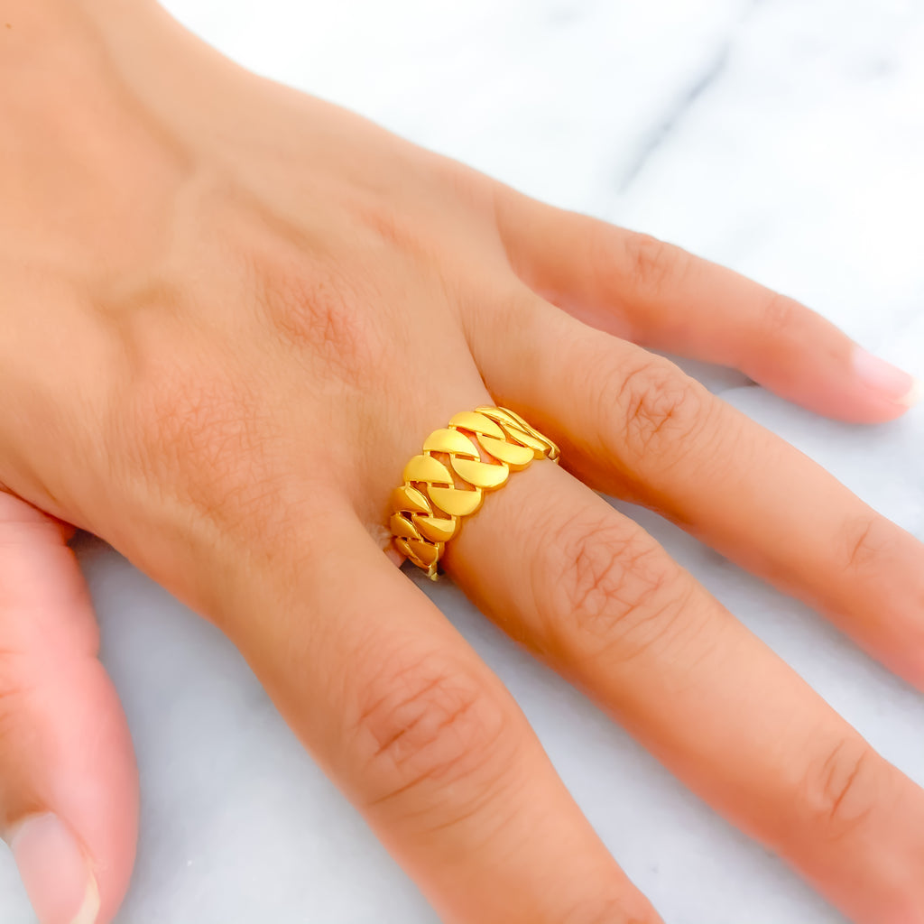 Delightful Interlinked 22k Gold Ring – Andaaz Jewelers