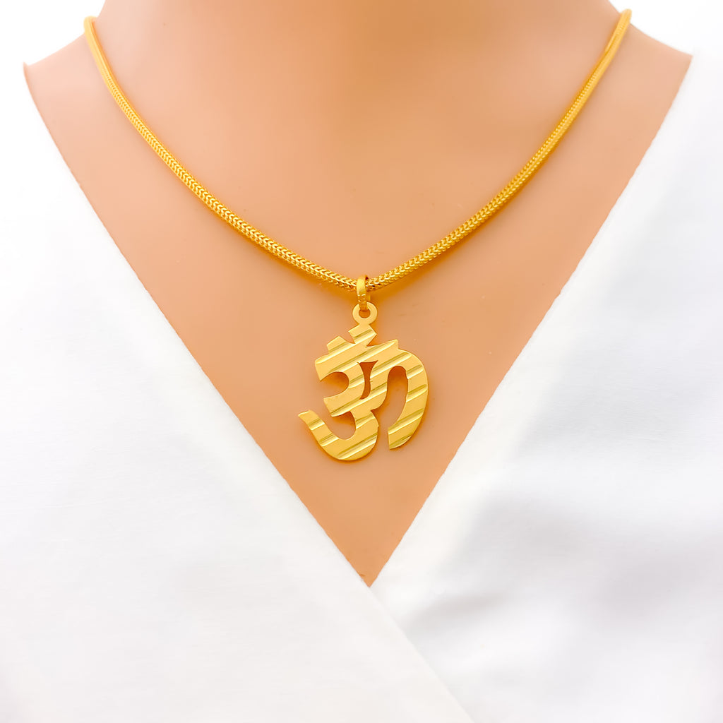Reflective Striped 22k Gold OM Pendant – Andaaz Jewelers