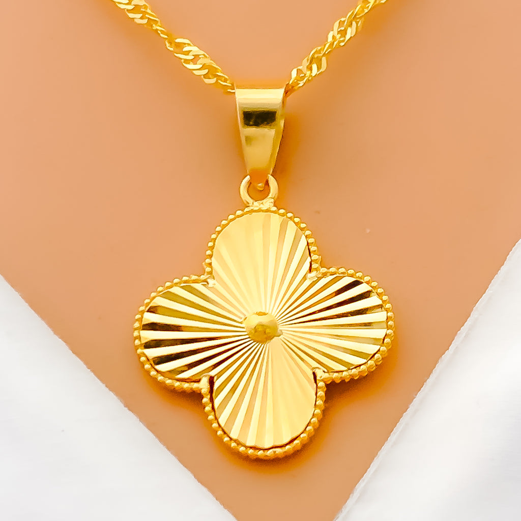 Reflective Grand Clover 21k Gold Pendant W/Chain – Andaaz Jewelers