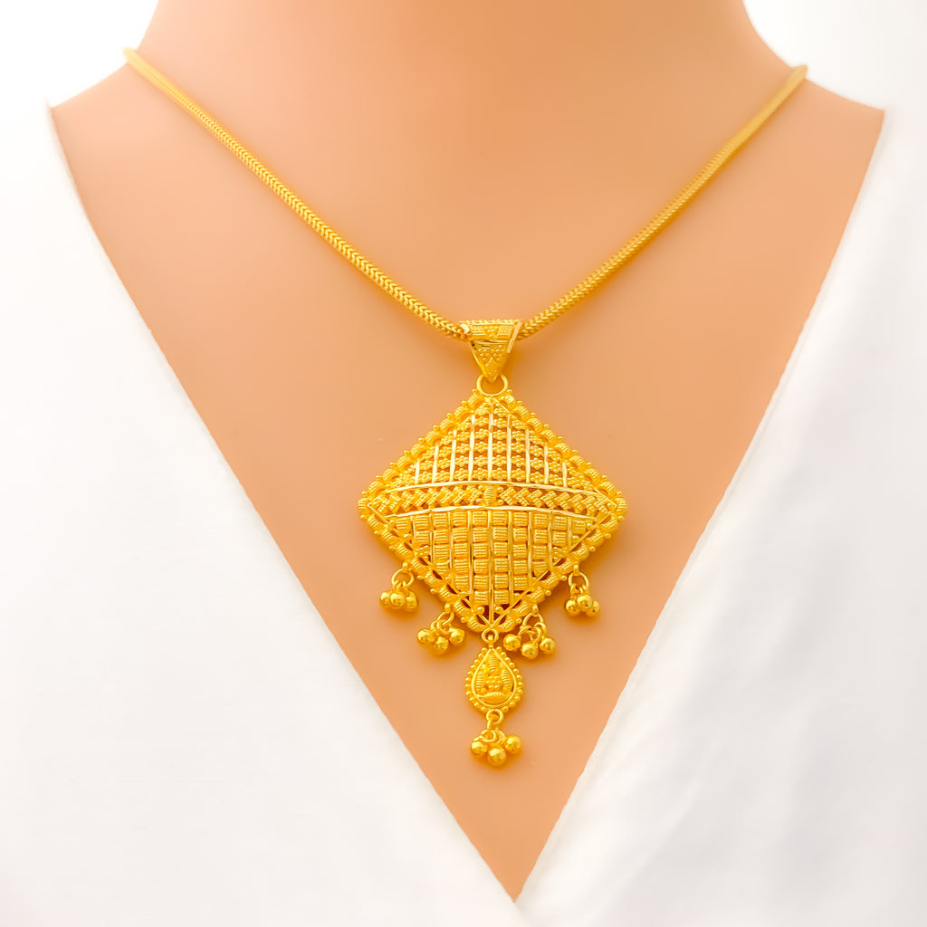 Golden Bespoke Kite Shaped 22k Gold Pendant Set – Andaaz Jewelers