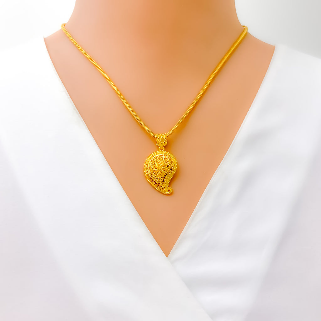Iconic Filigree Paisley 22k Gold Pendant Set – Andaaz Jewelers