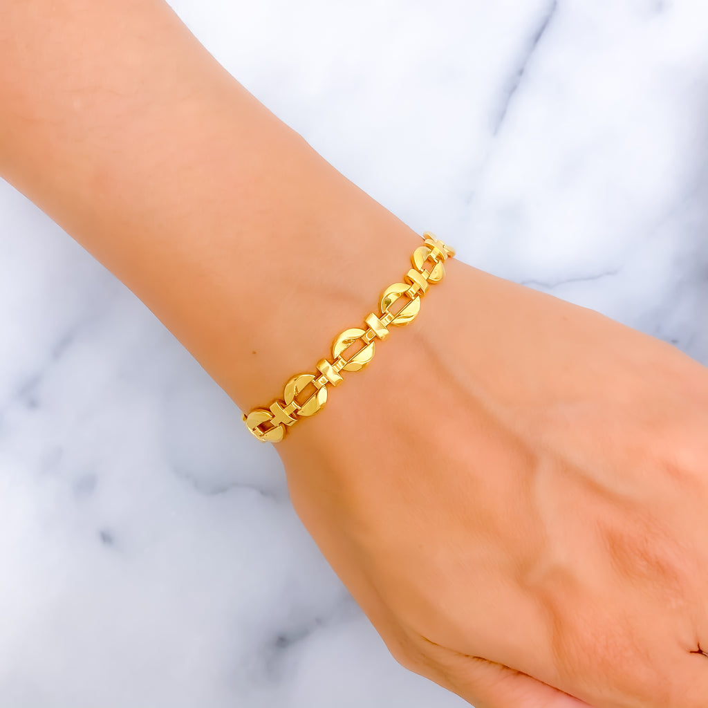 Stately Interlinked 22k Gold Bracelet – Andaaz Jewelers