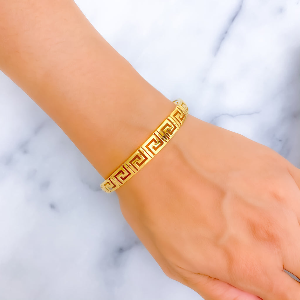 Gleaming Lustrous 21K Gold Contour Flexi Bangle Bracelet – Andaaz Jewelers