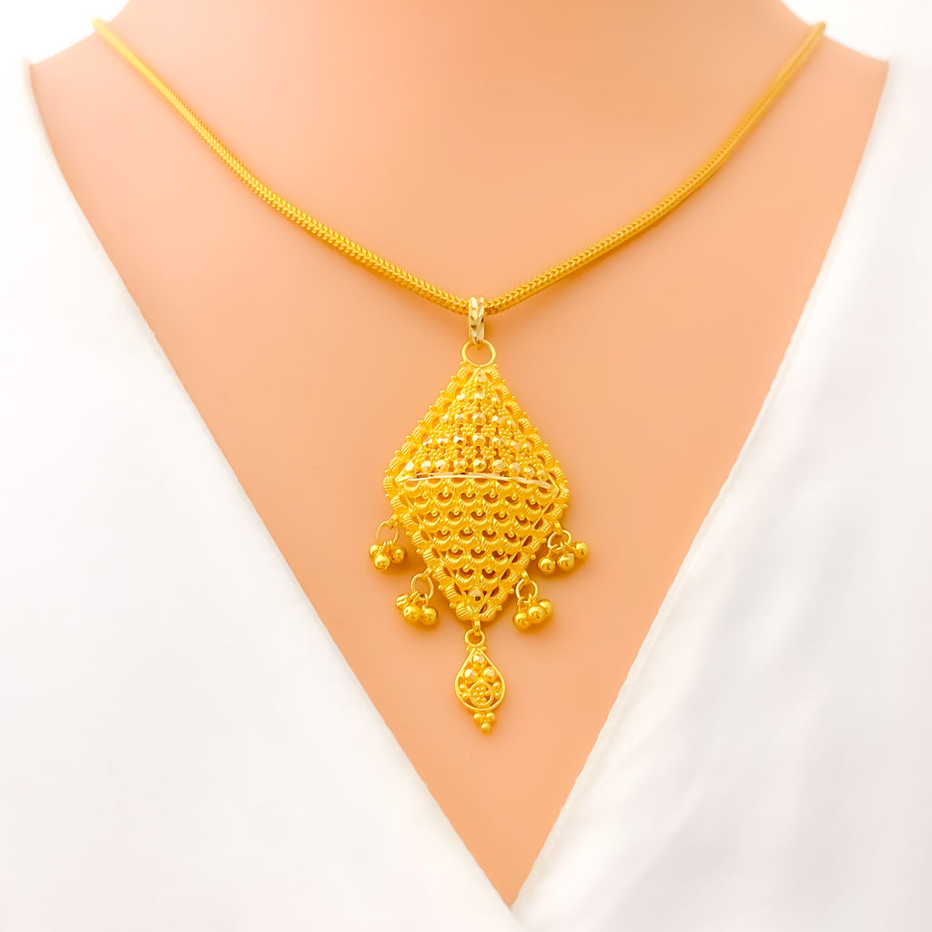 Impeccable Kite Shaped 22k Gold Pendant Set – Andaaz Jewelers