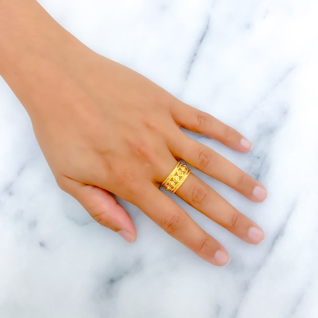 Flower Lined Band – Andaaz Jewelers