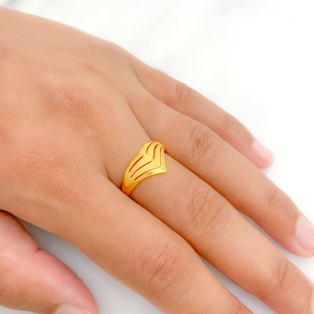 Striking Gold Ring – Andaaz Jewelers