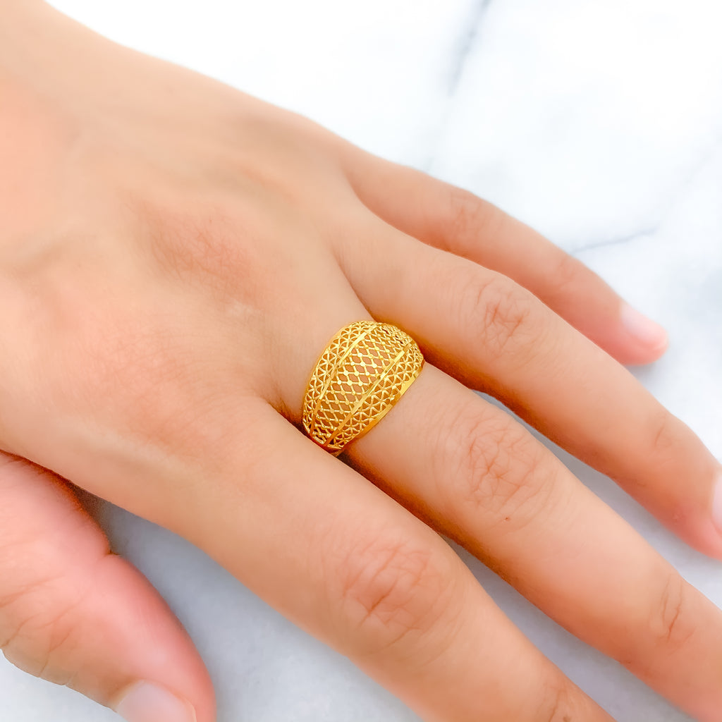 Stunning Curved Jaali Ring – Andaaz Jewelers