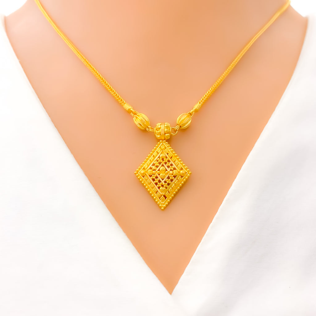 Reflective Diamond Shaped Gold Set – Andaaz Jewelers