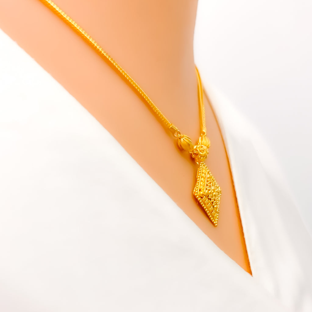 Reflective Diamond Shaped Gold Set – Andaaz Jewelers
