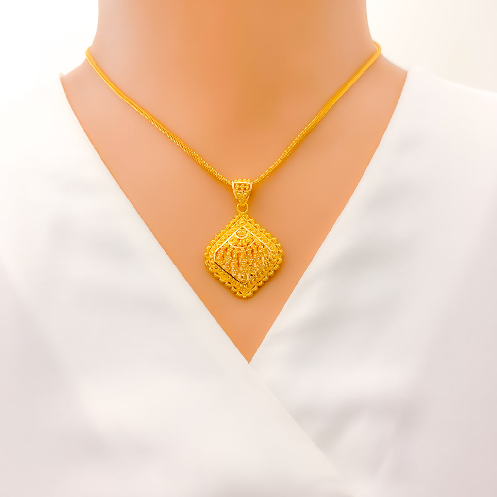 Intricate Traditional Reflective 22k Gold Pendant Set – Andaaz Jewelers