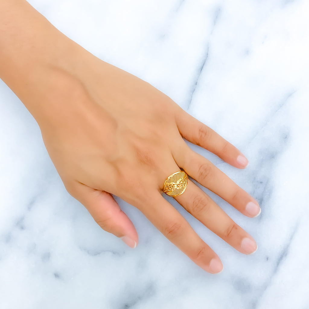 Graceful Leaf Accented Mesh Ring – Andaaz Jewelers